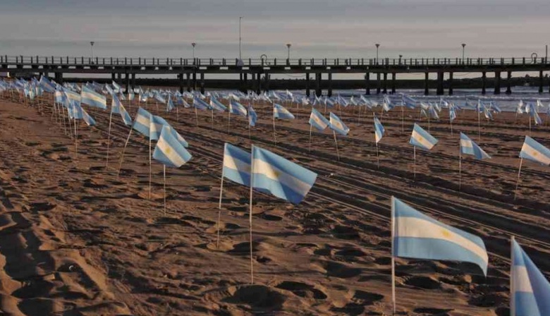 Mar del Plata amaneció con 500 banderas argentinas en homenaje a los ...